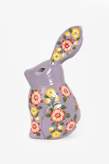 Paarse papier maché paashaas